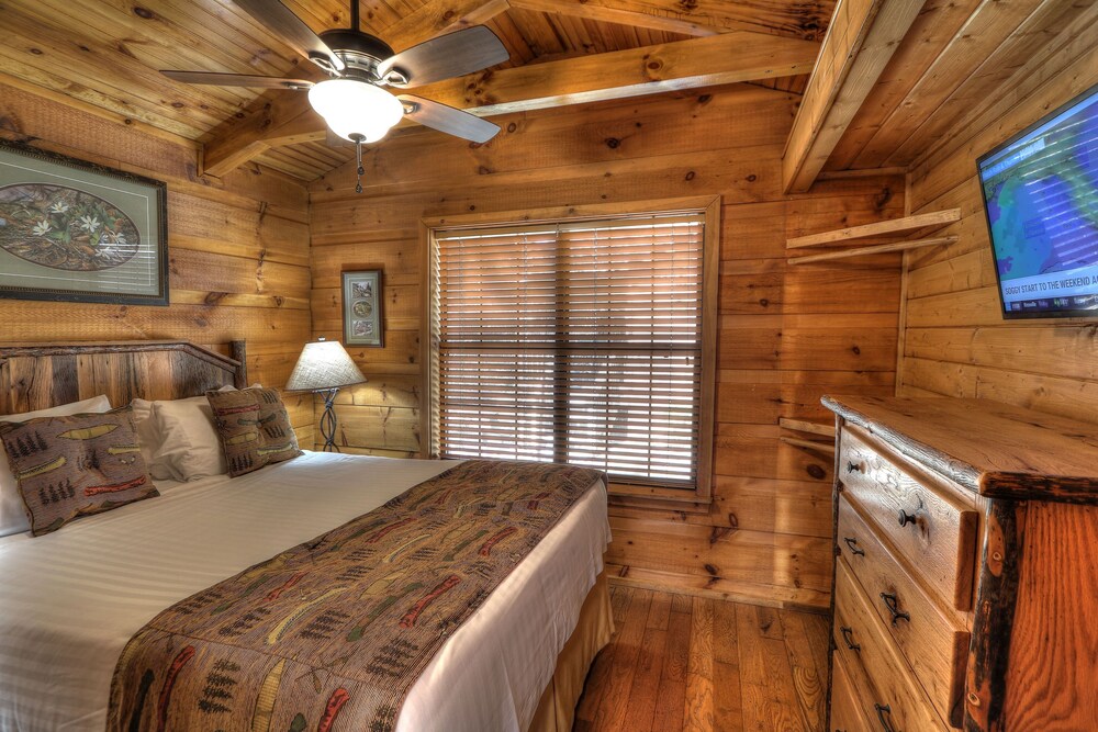 Sycamore: Cozy Cabin atop a Mountain Stream and only Minutes from ...