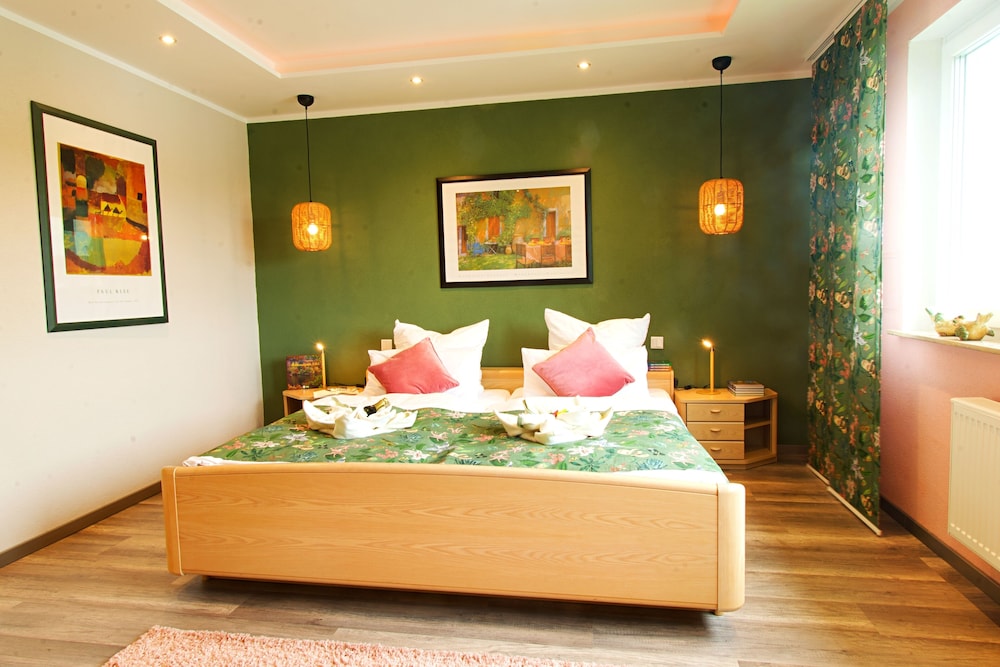 Vacation apartment Maar-Idyll, quiet, modern vacation apartment with ...