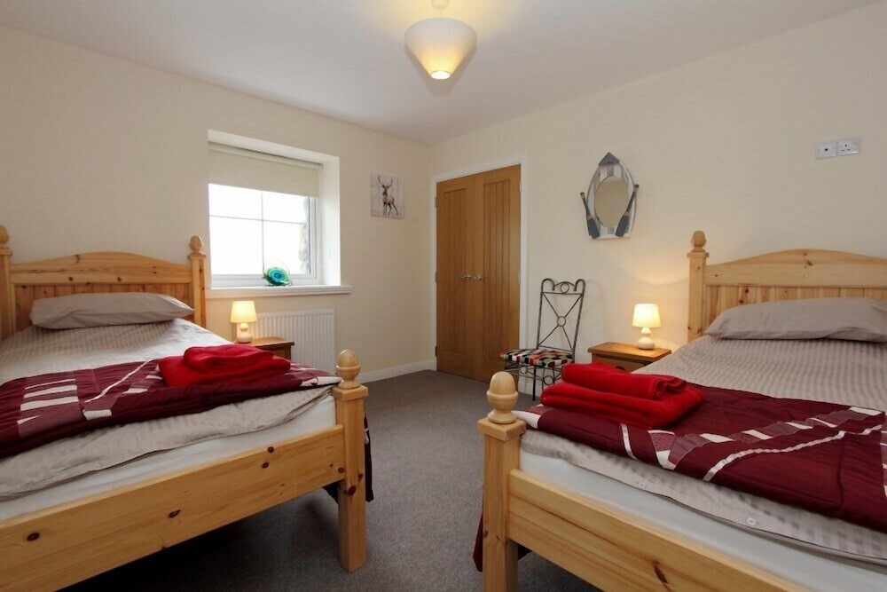 BEACH VIEW COTTAGE, pet friendly in Daliburgh, Isle Of South Uist ...