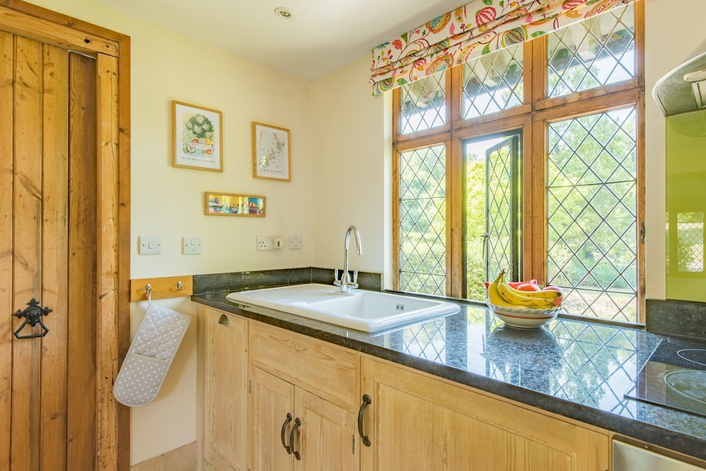 The Gate House - sleeps 4 guests in 2 bedrooms - Capel-le-Ferne | Vrbo