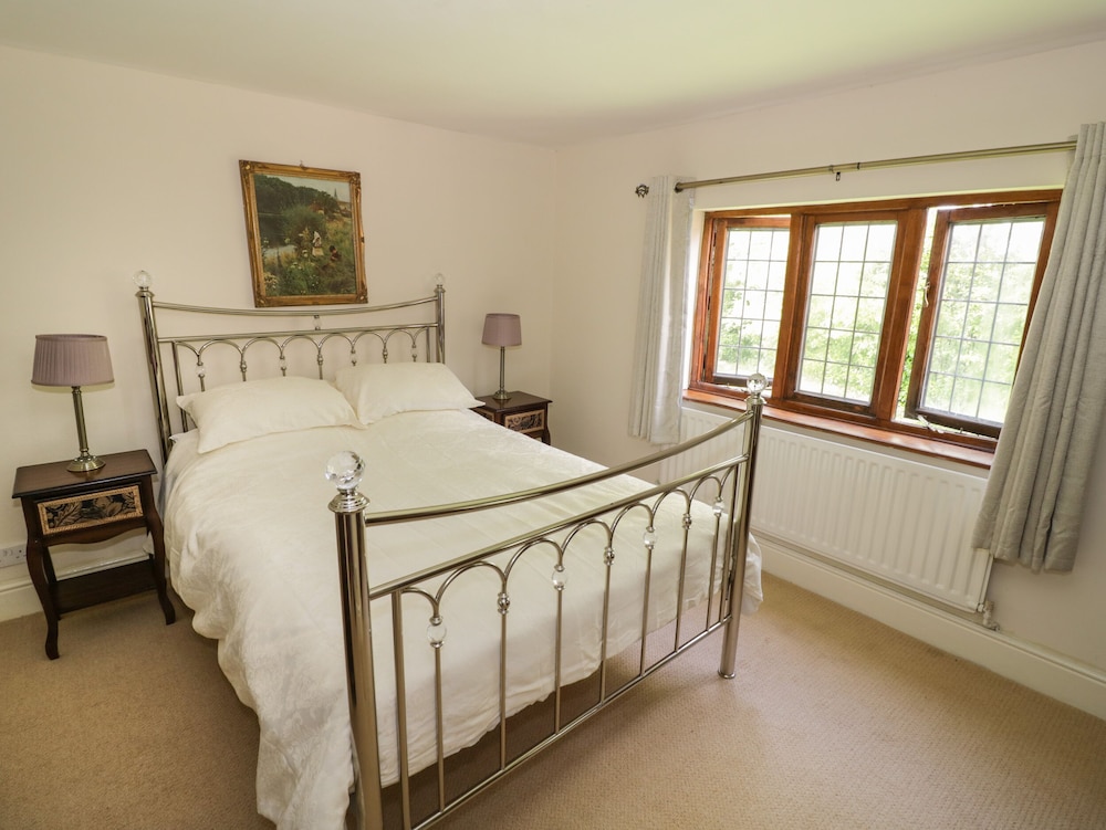 ROWLANDS HOUSE, pet friendly, luxury holiday cottage in Coalville ...