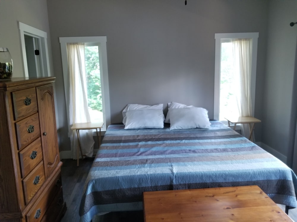 Waterfront Bliss: Your Serene Escape Awaits! Located in Wilberforce ...