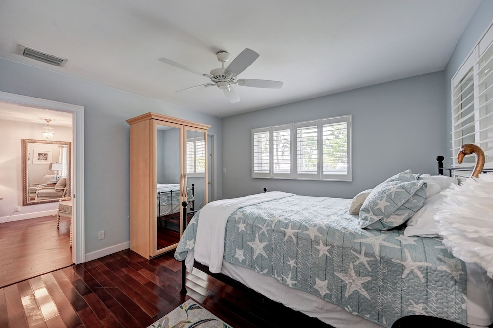 Walk to beach & Waterfront Hideaway - Pompano Beach | Vrbo