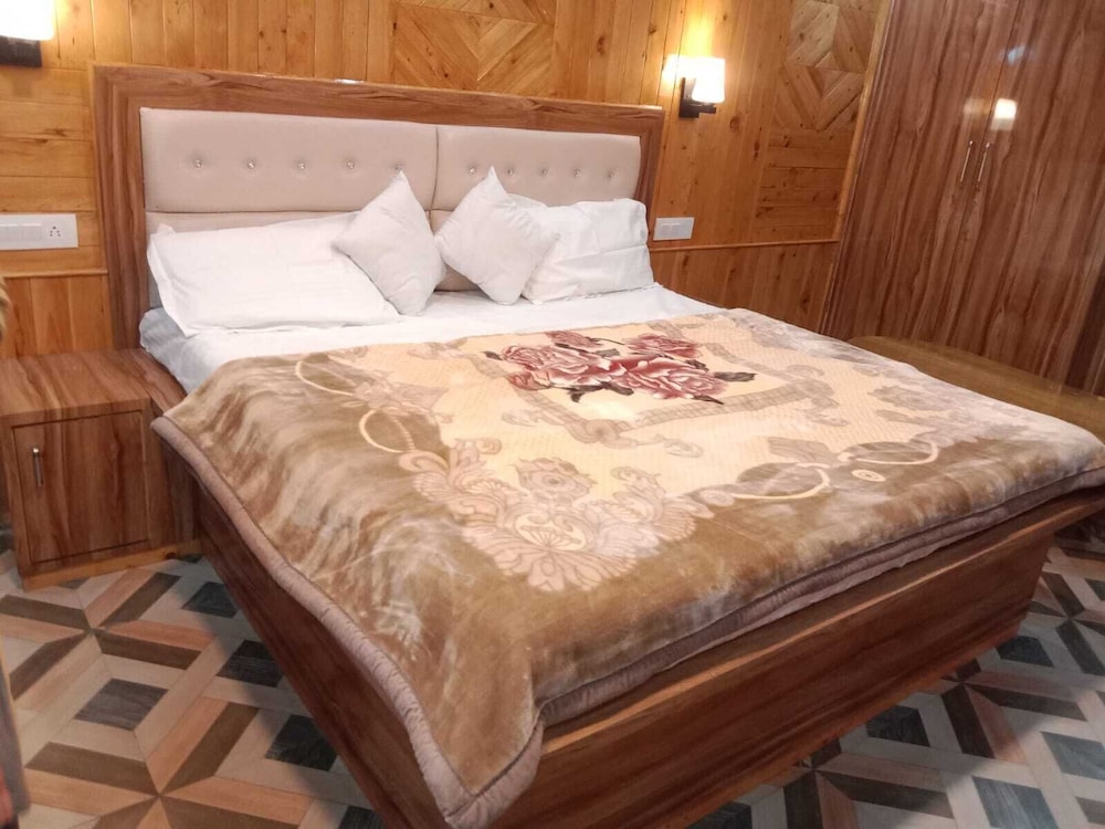 4 Bedroom Cottage by SILVERMOON HOMESTAY SHIMLA | NEAR FAGU - KUFRI ...