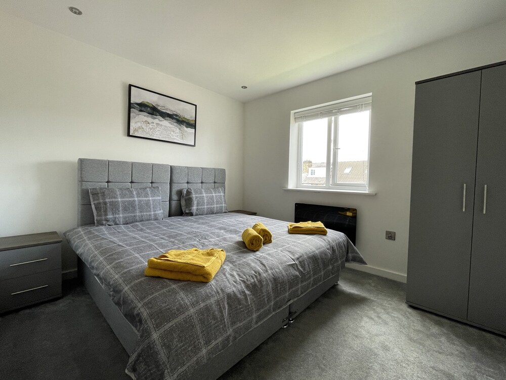 Modern & Comfortable 2BR Apartment - Sheffield | Vrbo