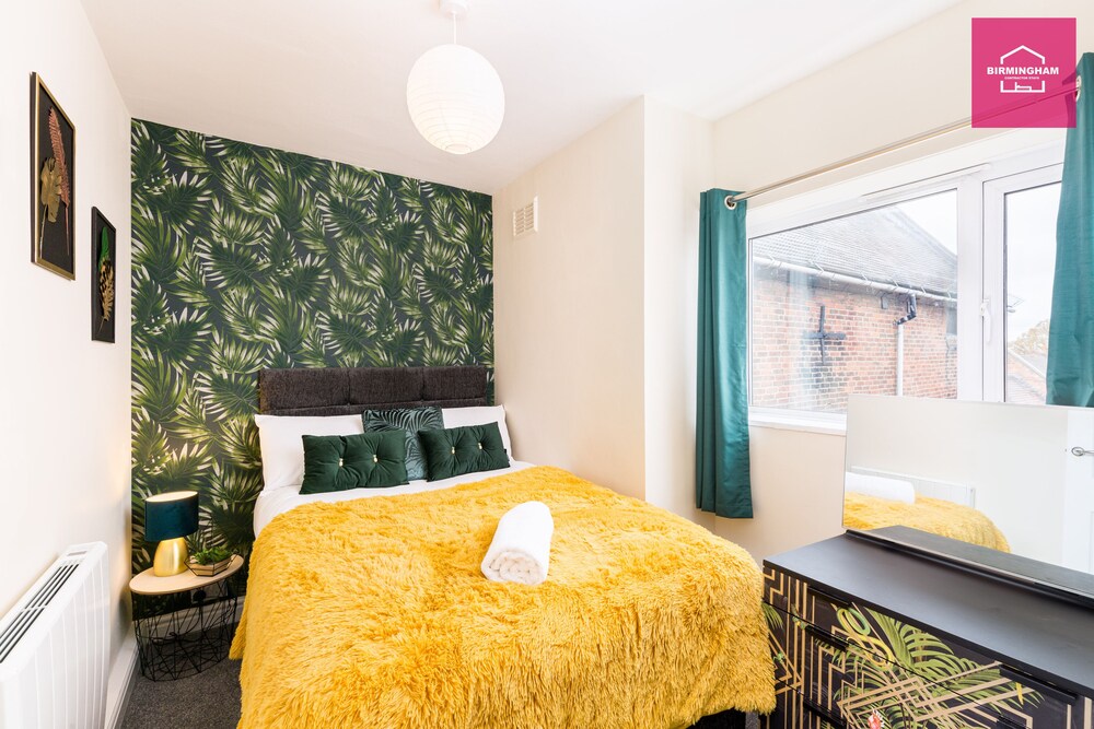 Jungle Inspired Apartment*NEC+HS2*3 Rooms*4 Beds - Birmingham | Vrbo