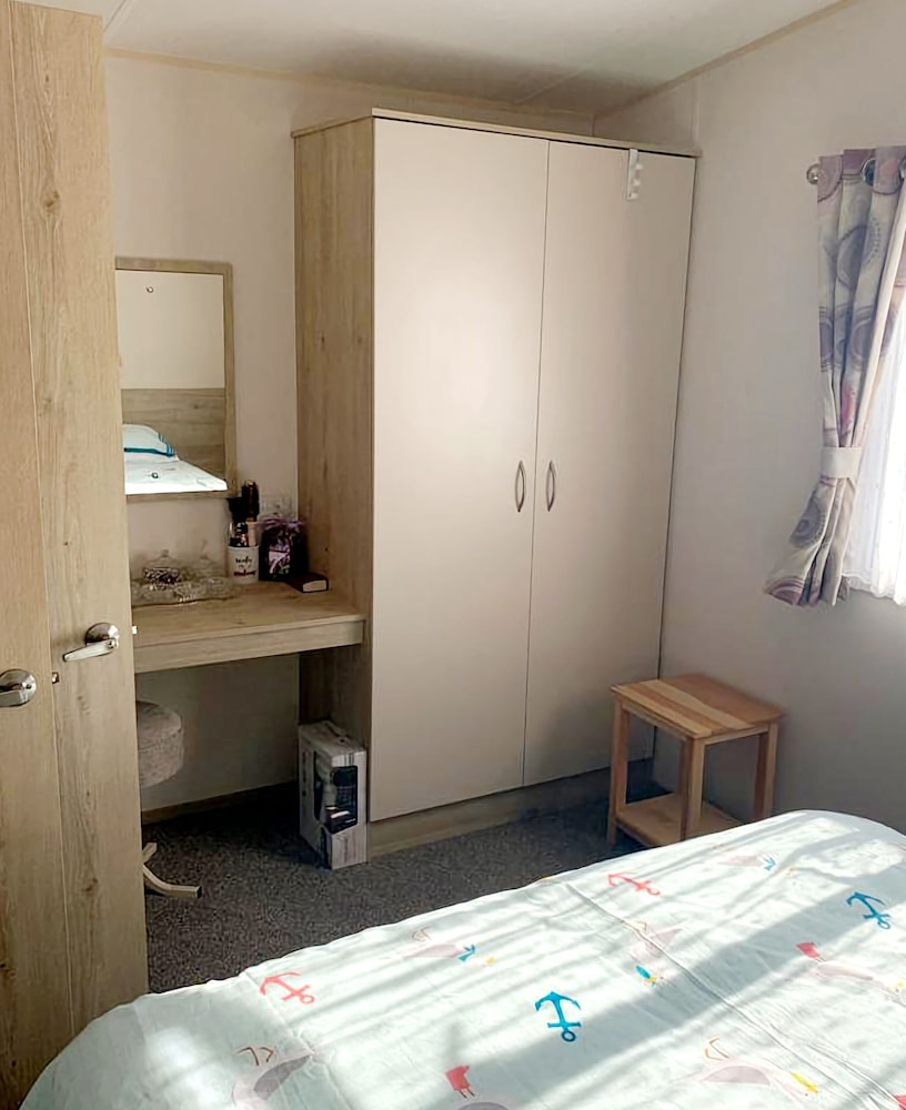 Beautiful caravan located opposite Greatstones stunning beach - New ...