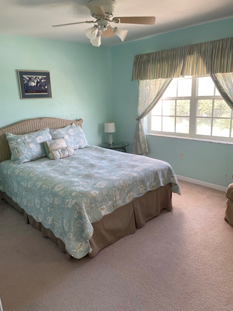 BEACHFRONT RELAXATION IN LITTLE CAYMAN - Blossom Village | Vrbo