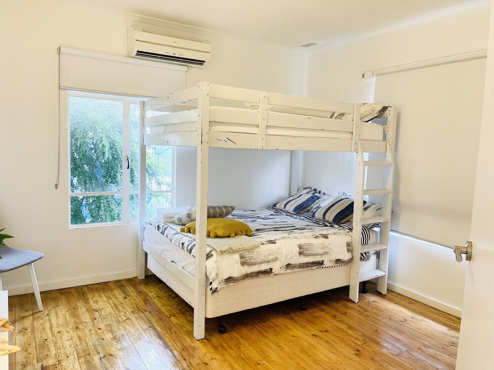 D125 Dillon Secret Tin - Melbourne | Vrbo
