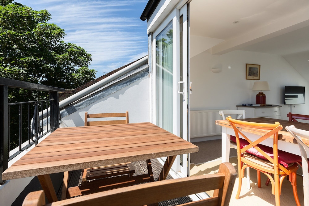 Spacious 3 bedrooms flat with terrace - London | Vrbo