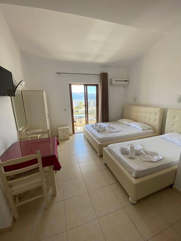 Book Hotel AlMar in Ksamil | Hoteles.com
