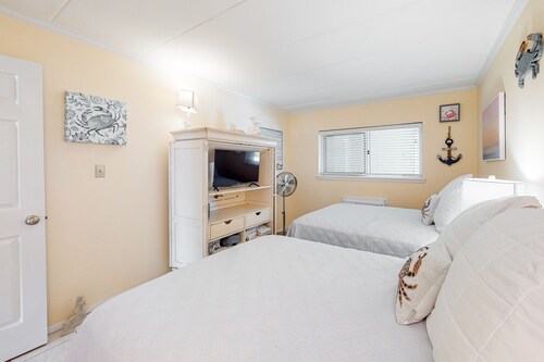 Oceanfront Midtown Location 
Linens Included - Ocean City, MD