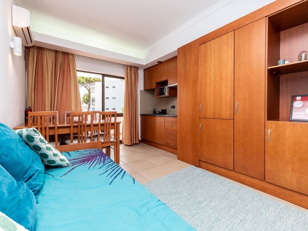 Palm Red Apartment, Wifi, Swimming Pool !new! - Quarteira | Vrbo