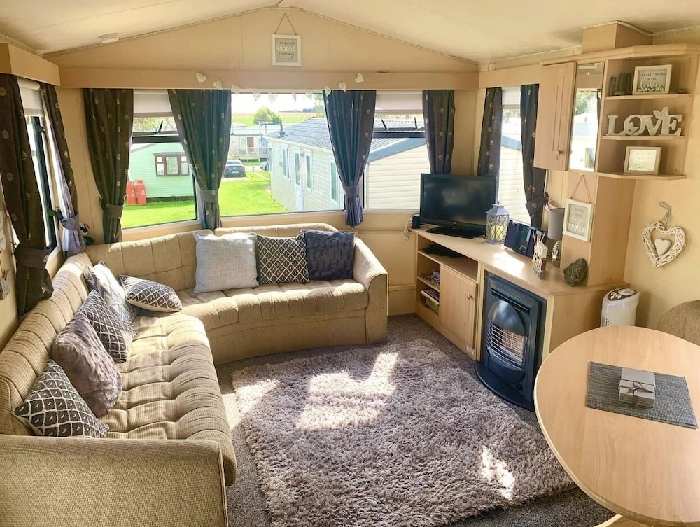 P27 3 Bedroom Caravan, home from home at Sand le Mere - Hull | Vrbo