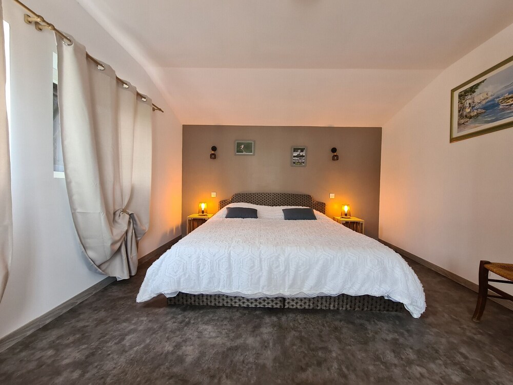 Private Estate with Pool, Pond, and Lofts in Berry - Bélâbre | Vrbo