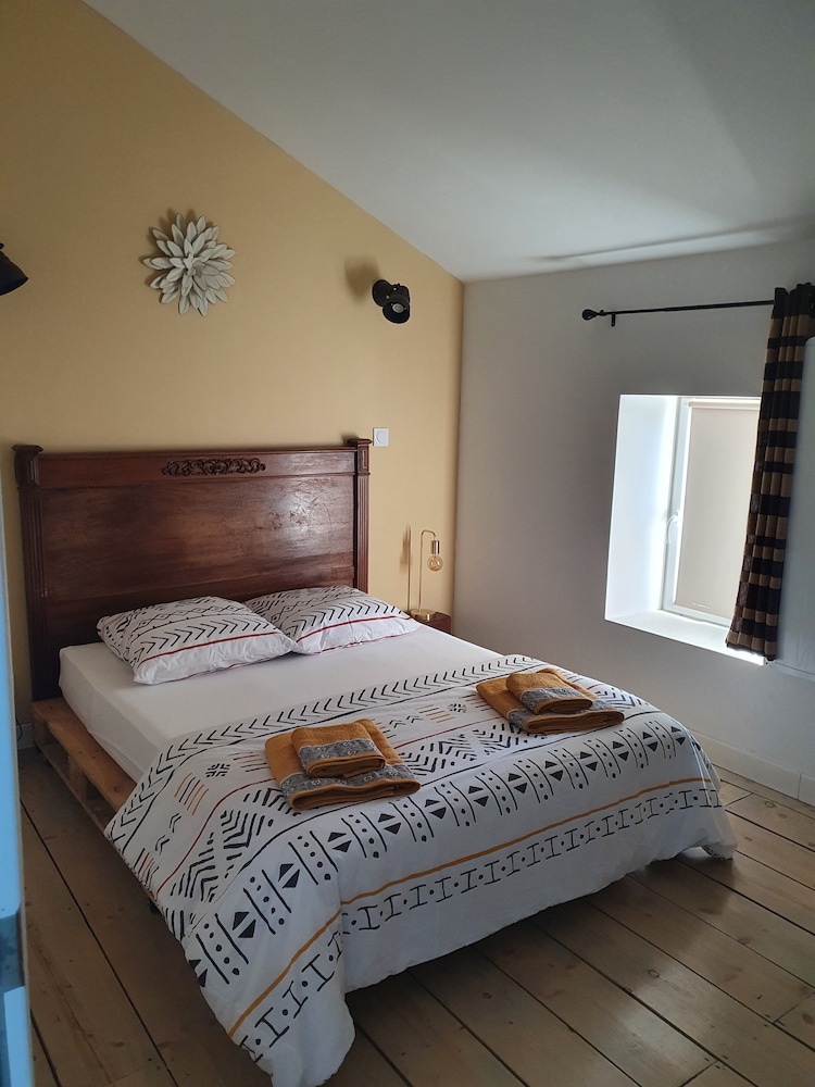 Charentaise with private pool - Montguyon | Vrbo