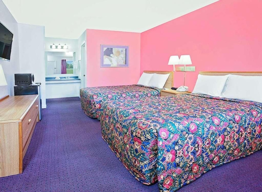 Relaxing Stay in Knights Inn Muskogee! Pet-friendly Property, Free ...