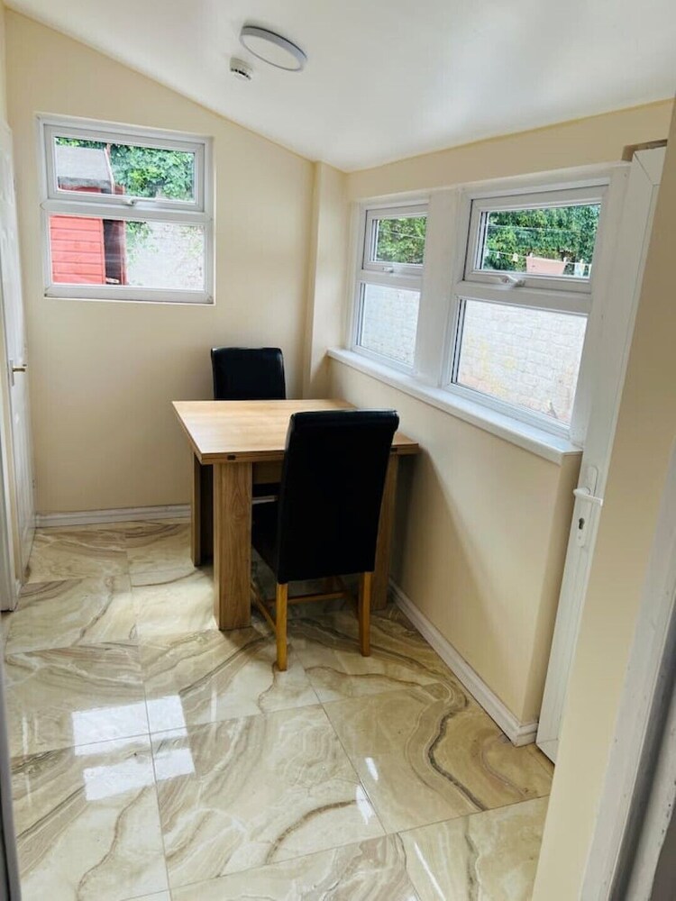 Lovely 2 Bedroom Apartment close to City Center - Hull | Vrbo