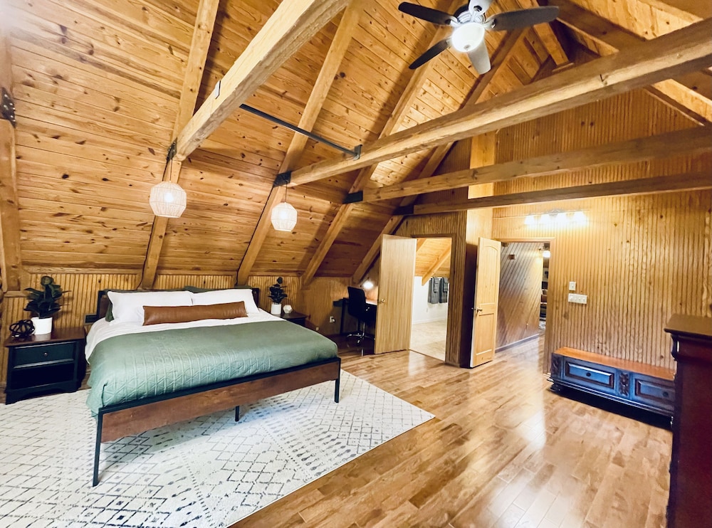 New Listing! Lakefront Cabin | Lake Norman | Sleeps 10 | Large Deck ...