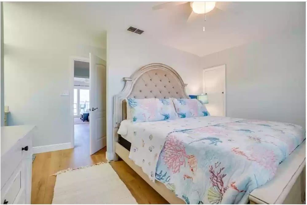 Oceanfront family-sized beach house - Cape San Blas | Vrbo
