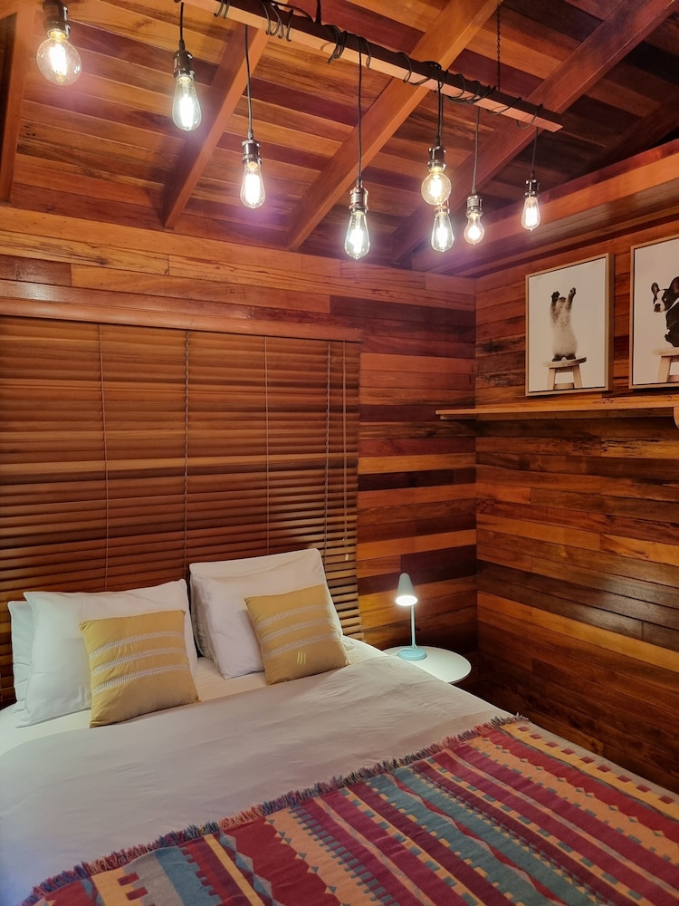 OHANA KUKNAT BEACHFRONT cabin IN PLACENCIA village, clean, quiet, safe ...