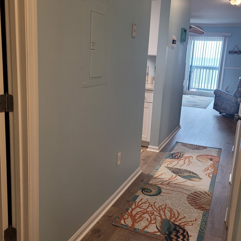 Leave your worries behind in this cozy getaway right on the beach ...