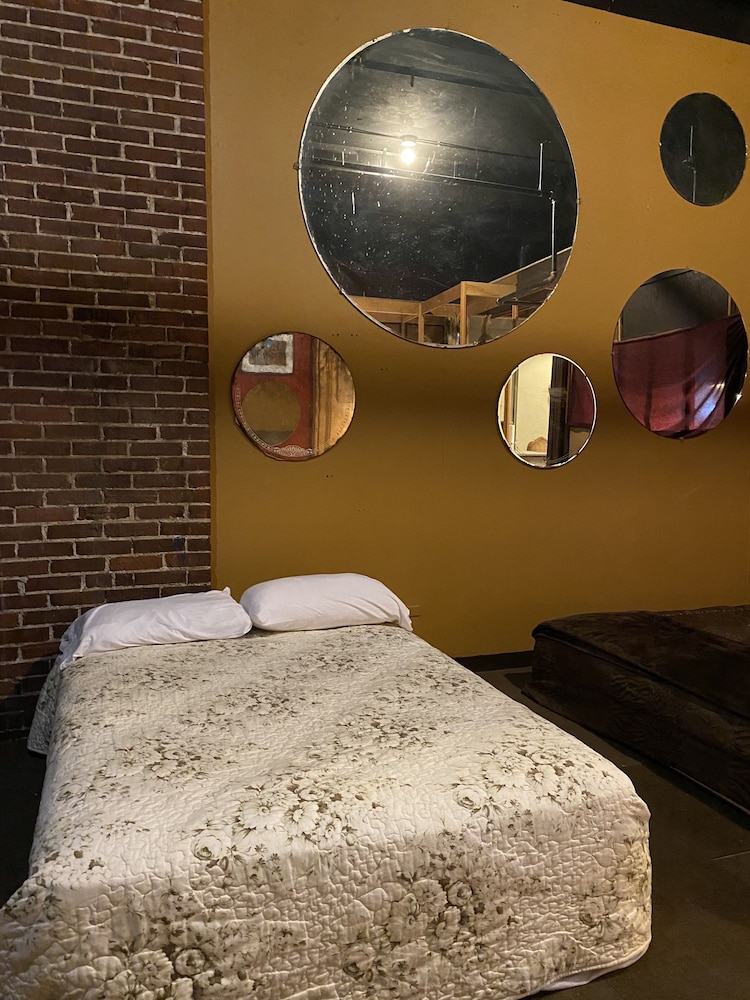 Warehouse Artist Loft - Best Location Downtown St. Louis - Sleeps 2-10 ...