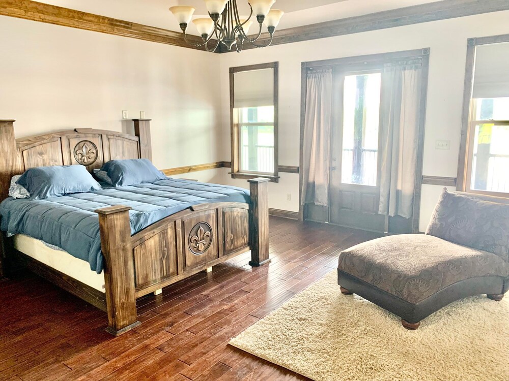 waterside views of oxbow, kayak,fishing, perfect spot, private deck ...