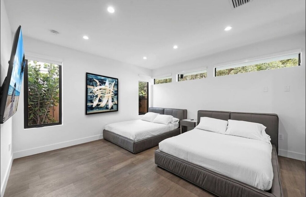 Villa Capri Ultimate Location - Miami | Stayz