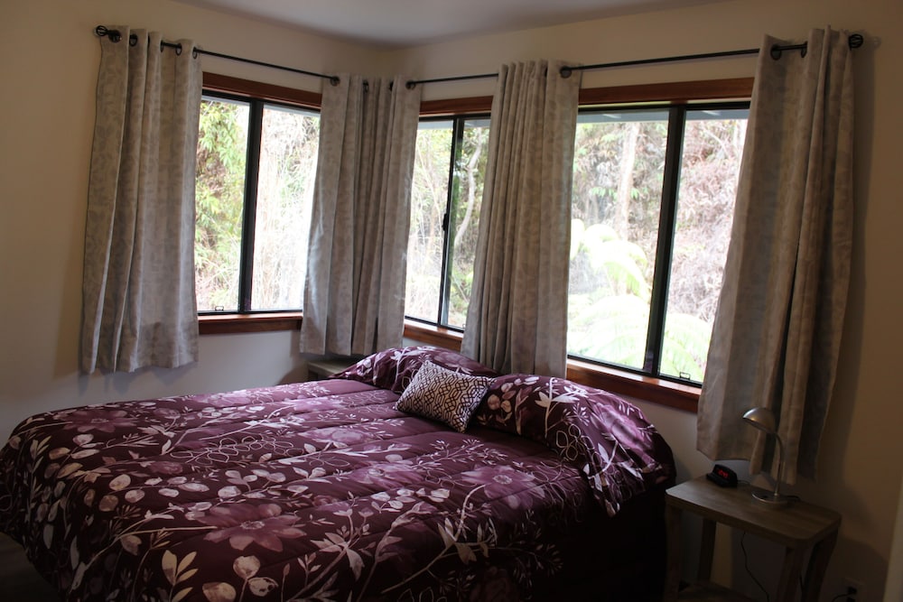 Beautiful 3 Bedroom Rainforest Retreat, minutes from HVNP - Volcano | Vrbo