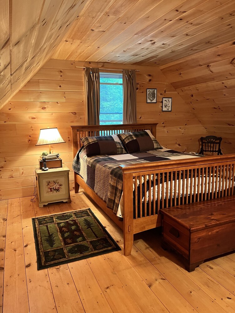 Knotty pine log cabin - boating, fishing, ATV trails and hiking ...