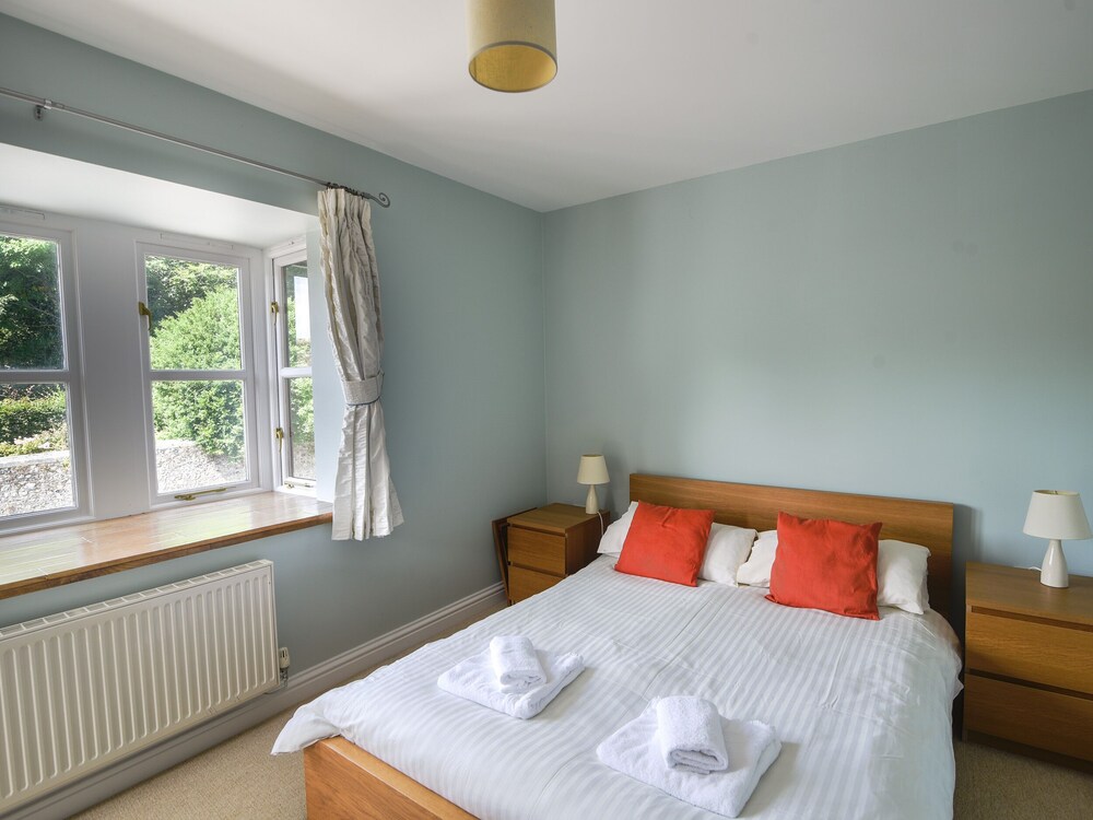 12 THE GARDENS, family friendly, with a garden in Lyme Regis - Combpyne ...