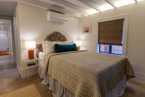 4620 A · Wayne's World I - La Nouvelle-Orléans, LA