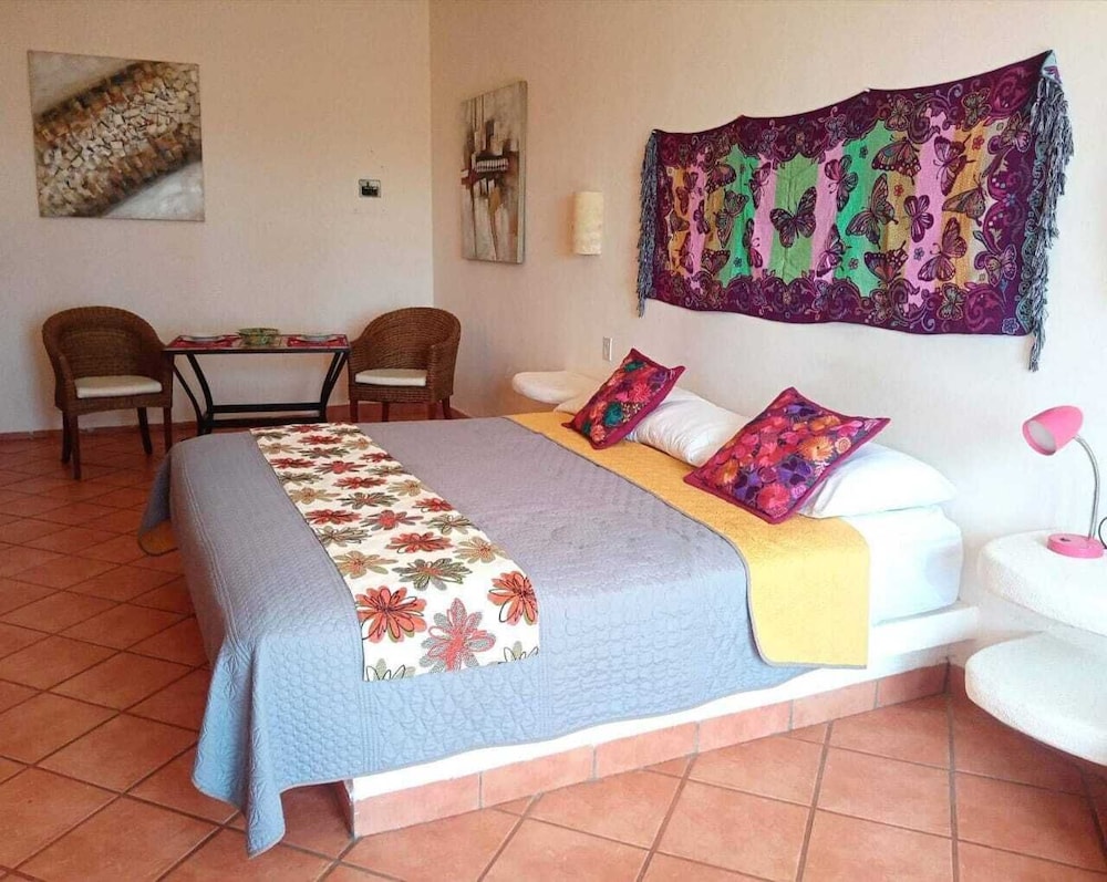 GREAT LOCATION BRAND NEW STUDIO WITH POOL WIFI NETFLIX 2 BLOCKS FROM ...