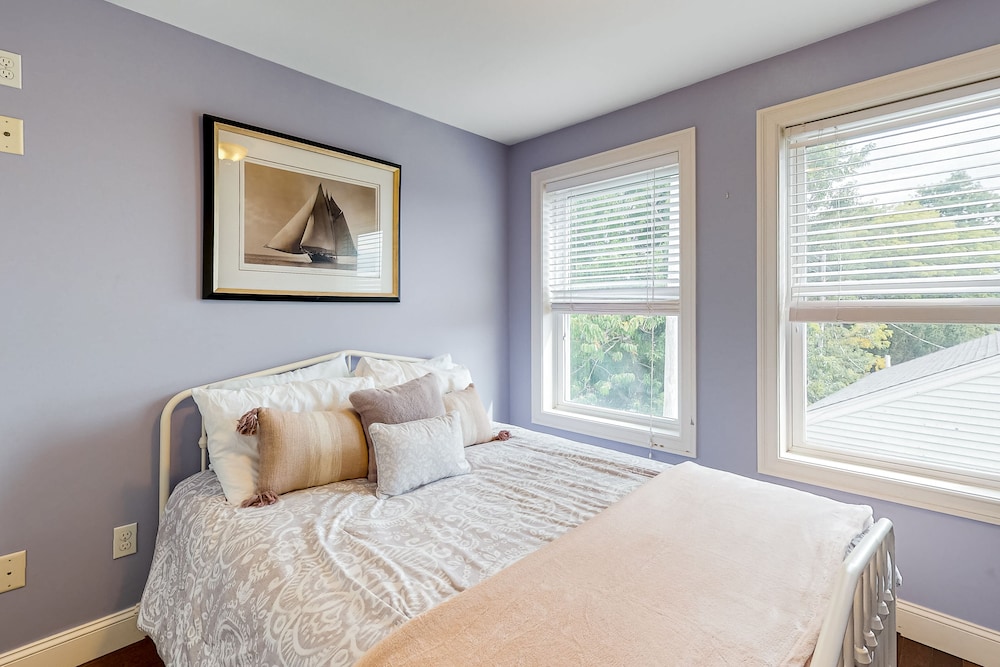 Coastal marsh-view getaway with 2 decks, grill, AC & W/D - walk to ...