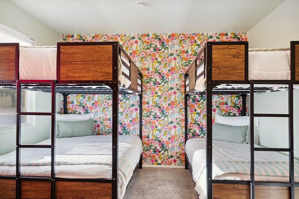 Barbie's Bachelorette Dream House! Hot Tub, Pool - Scottsdale | Vrbo