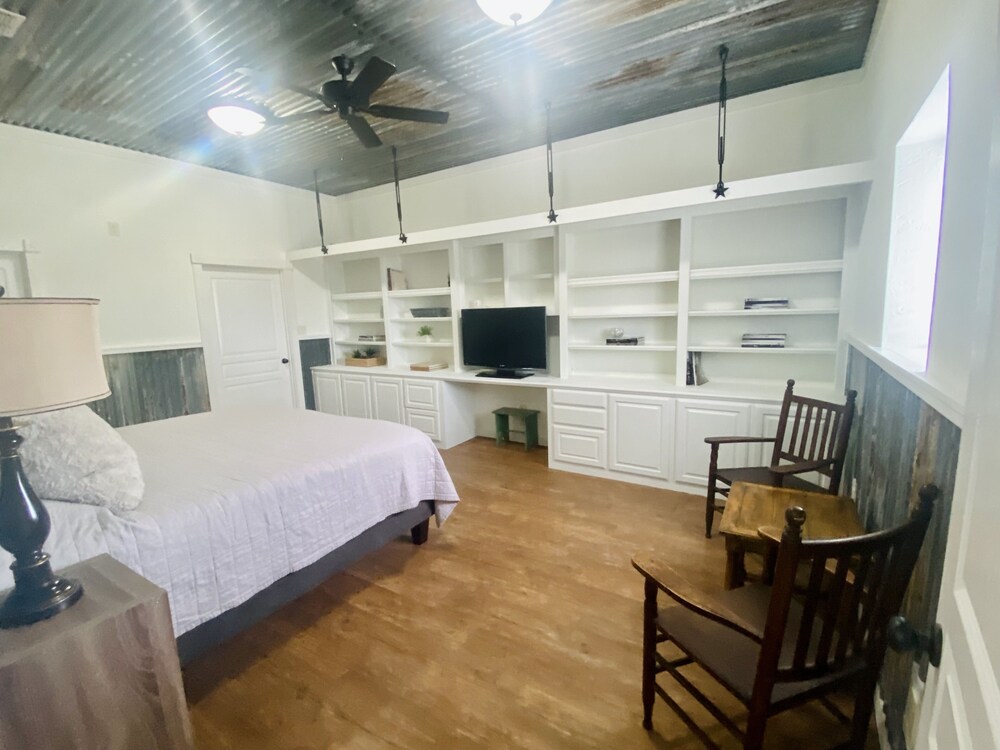 Renovated 1-3 bedroom barn house, minutes to town Reviews, Deals ...