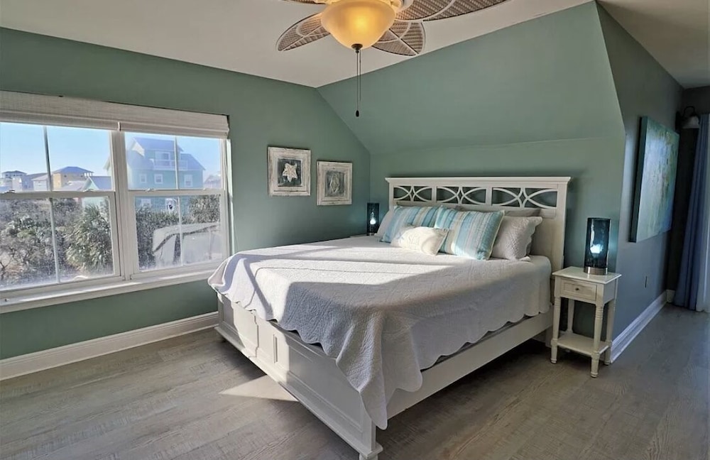 Unobstructed Gulf Views with Private Pool and hot tub close to Trading ...