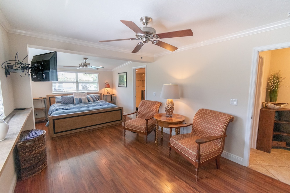 Gulf Access Resort Style Pool Home Only 4 minutes to the Beach - Bonita ...