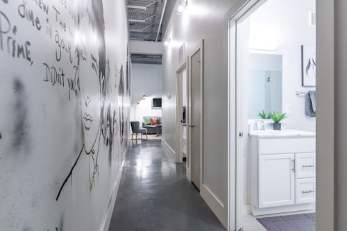 Lexington's Artistic Bunker / 1br Downtown Condo - Lexington, KY