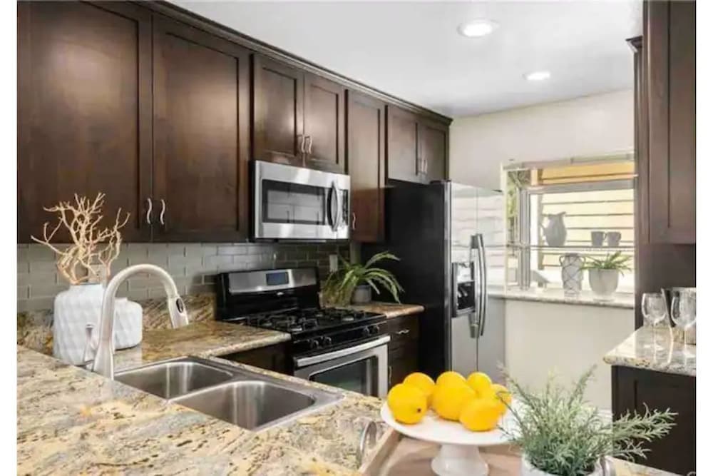 Stunning Retreat @ South Coast Plaza and Airport - Santa Ana | Vrbo