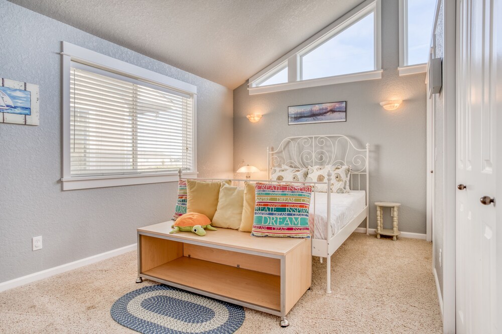 Modern Beach Home with Jetted tub, Views of the Bay and Dog Friendly ...