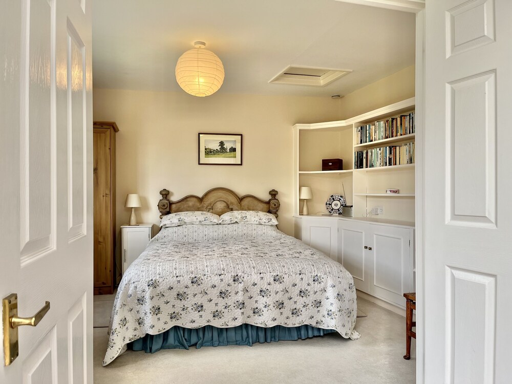 Library Cottage by Inspire Stays dot com - a cottage that sleeps 2 ...