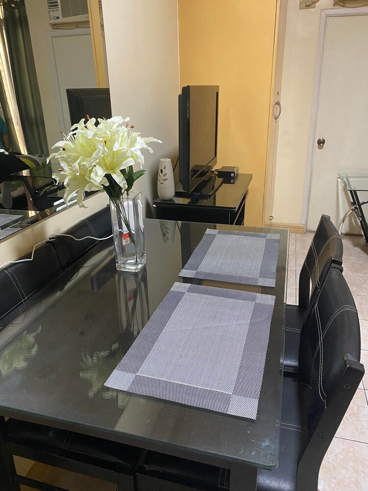 Studio near Megamall & MRT Shaw w/ POOL! - Mandaluyong | Vrbo