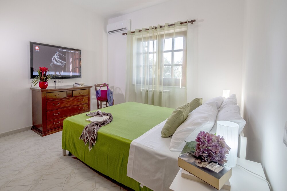 VILLA LA NATURA x6 WITH GARDEN AND FREE PRIVATE PARKING - Sorrento | Vrbo