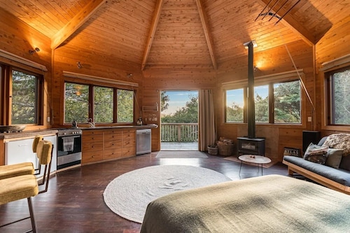 Away Treehouse & Forest Spa - Waiheke Island