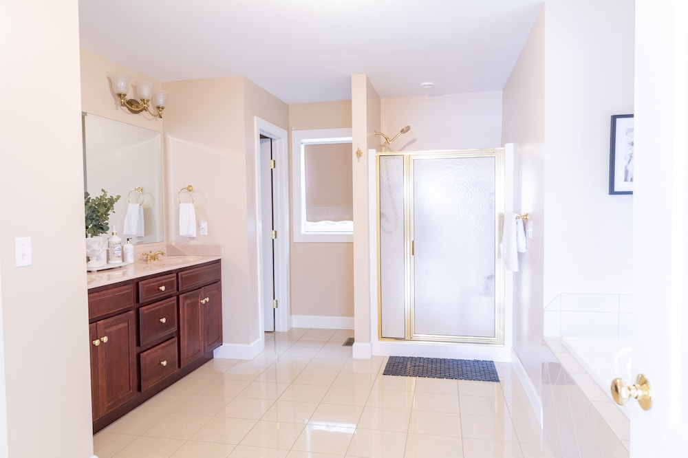 Your dream vacation on gorgeous Seneca Lake!! Luxury lakeside living ...