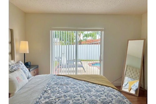 Zaylee's Home Away - Zoo Miami, Miami