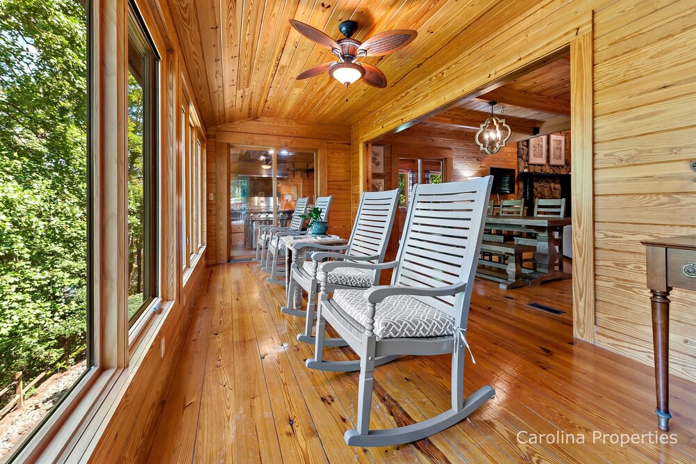 Big Cat Mountain House by Carolina Properties * NEW HOT TUB * - Mill ...