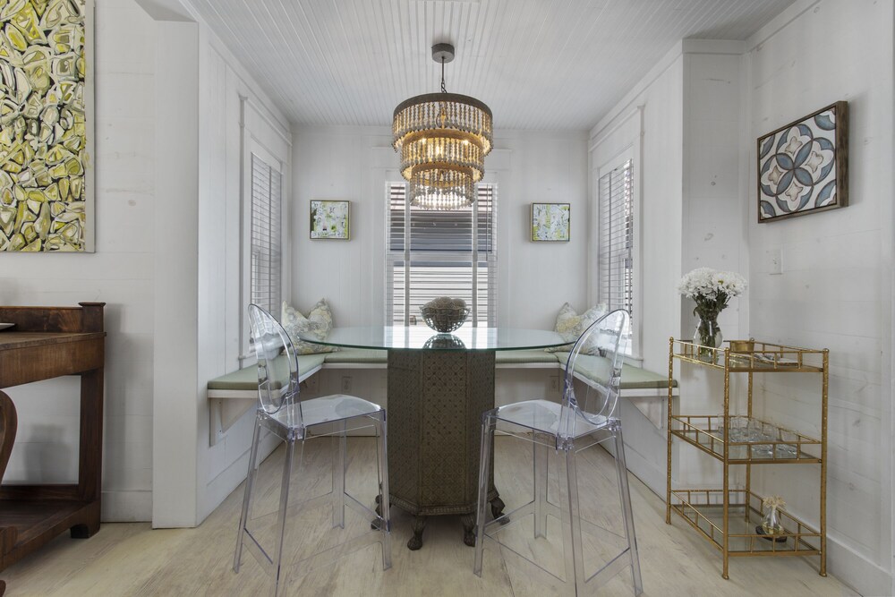 Beach Bungalow - Private Pool + Steps to the Beach + Walkable to Town ...